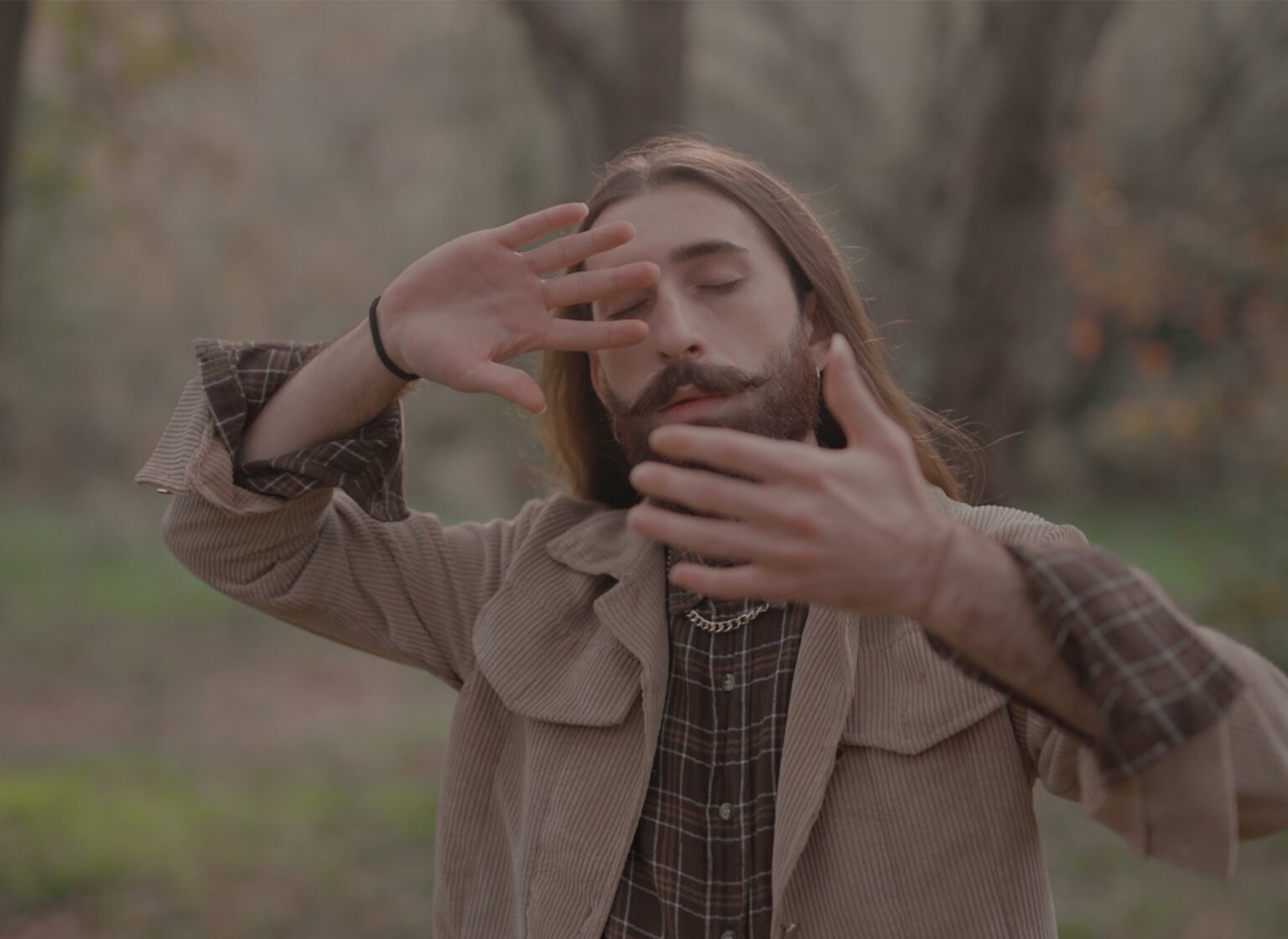 Farklı Tarzıyla Adından Sıkça Söz Ettiren Emre Fel Röportajı - Yıldız ...